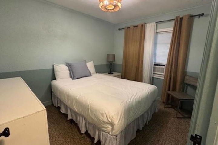 Monterey Motel - Guest Room 3 At Beach Access 8. Newly Remodeled. Large Pool - Panama City, FL
