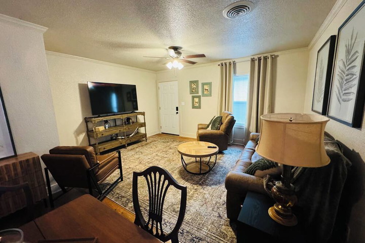 Charming 2-bedroom House In East Camden With Ac, Wifi - Camden, AR