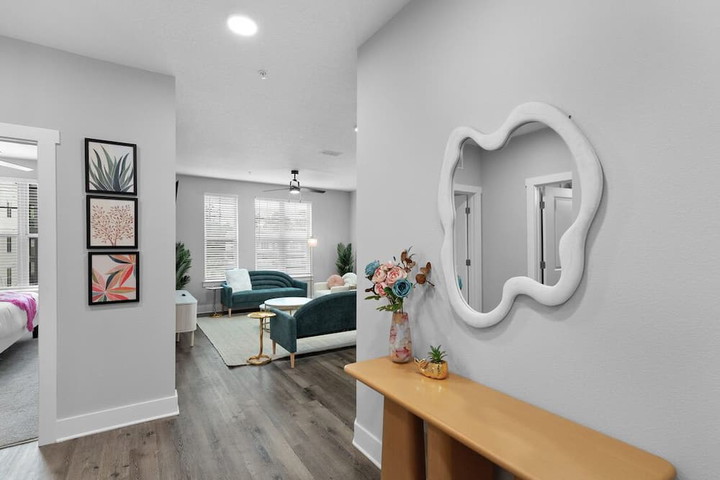 Sunny Haven: Chic 2br/2ba With Pool & Gym - 잭슨빌