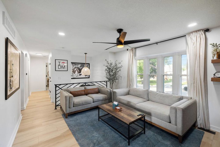 Stylish Split Foyer - The Sullivan 4 Bedrooms, 2 Bathrooms - Des Moines, IA