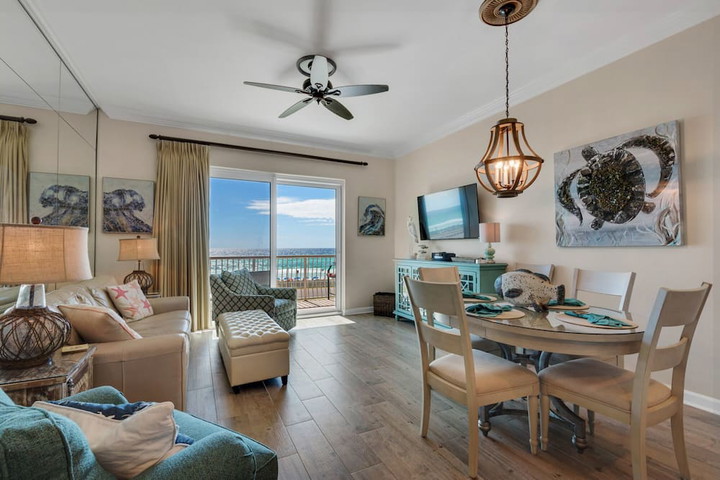Updated Beach Retreat Luxurious Gulf Front Pet Friendly - Destin, FL
