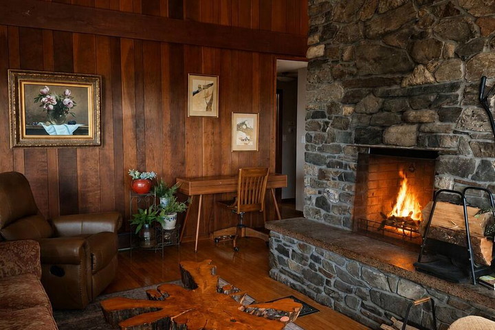 3-bedroom, 2-bath Chalet, Minutes From I-89 Dartmouth Medical Center - Hanover