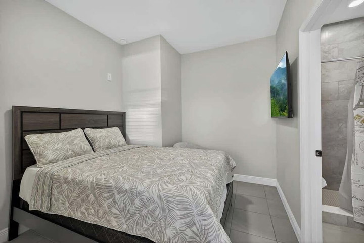 New Modern 1br  Near Busch Gardens & Downtown - Tampa, FL