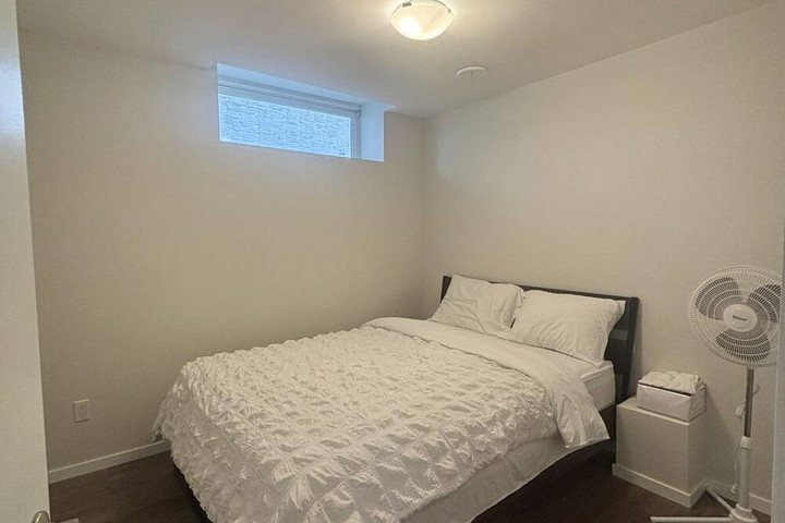 2 Bed 1 Bath Basement Unit W/ Separate Entrance. - Manitoba