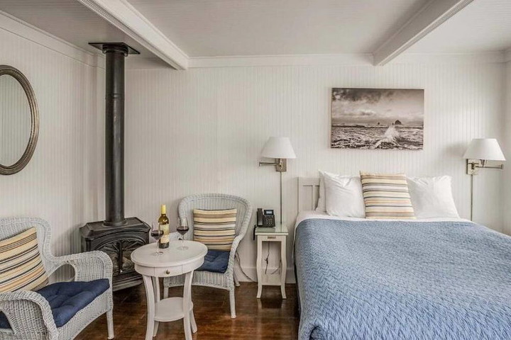 Relaxing Mcbee Cottage - Classic Queen Unit At Cannon Beach Hotel Collection! - Cannon Beach, OR