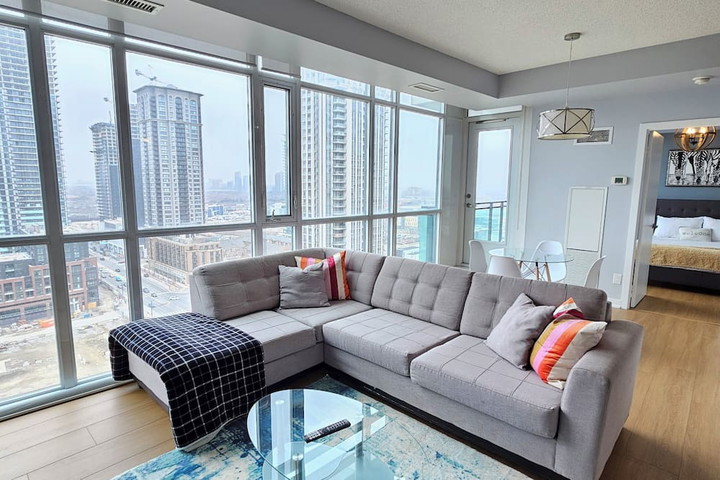 Beautiful Condo With Spectacular Views + 1 Parking In Mississauga Downtown - Mississauga