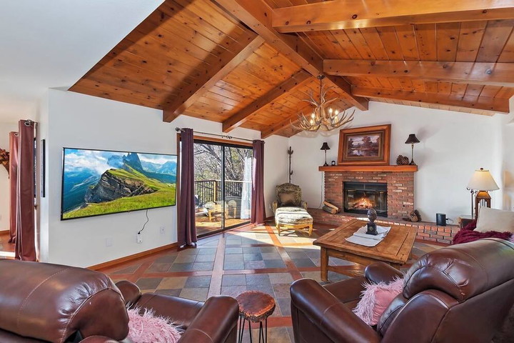 Luxury 4-bedroom Chalet With Stunning Views In Arrowhead Woods - Lake Arrowhead, CA