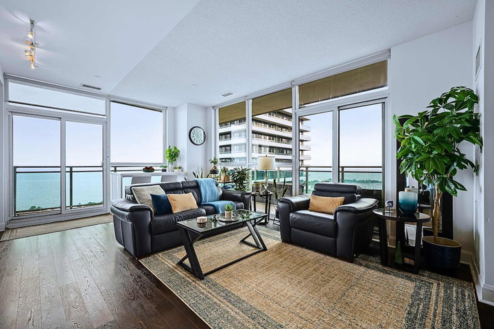 Humber Bay Park Condo With Balcony & Skyline View - Mississauga