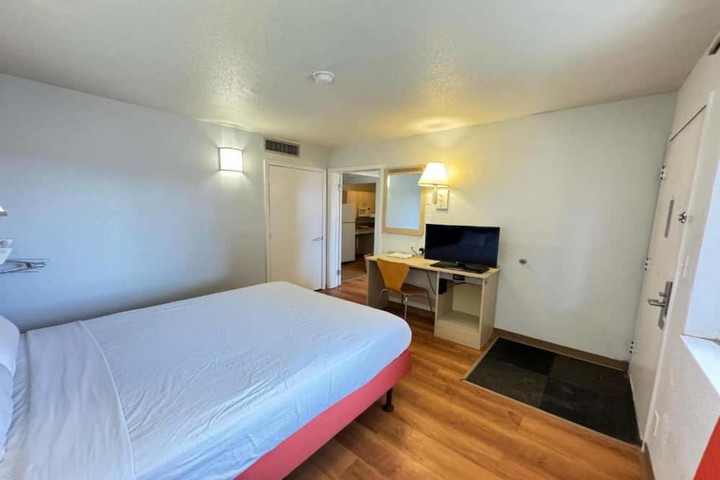 1 Full Bed |Suite,non-smoking,kitchen - Casper, WY