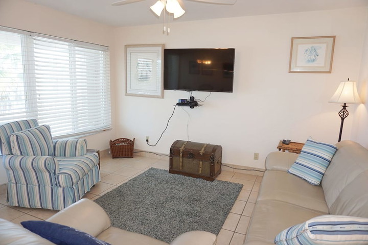 Redington Surf Resort 15 Quaint Beach Front Condo Motel With Gulf View - North Redington Beach, FL