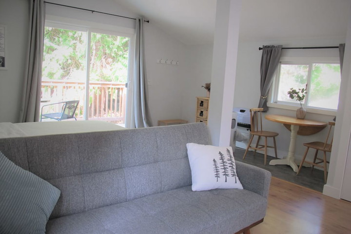 Bright Studio Loft Near Secret Beach In Gibsons - 브리티시컬럼비아