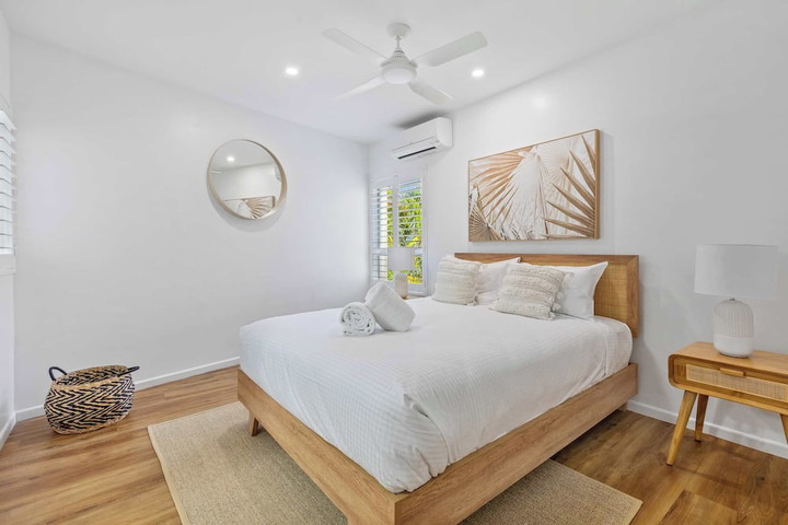 Sophisticated, Stylish Beachside Apartment W/ Pool - ノーサ・ヘッズ