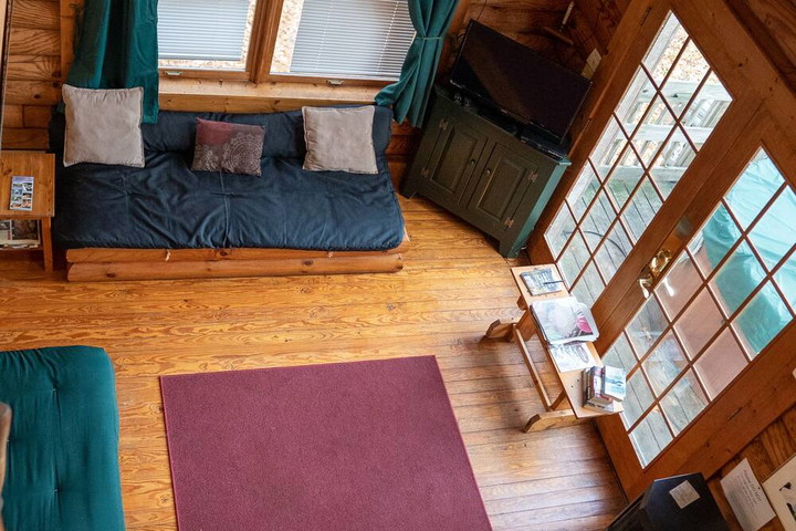 Beautiful Log Chalet, Hot Tub, Gas Grill, Secluded 6 Wooded Acres. Best Privacy - Stanley, VA