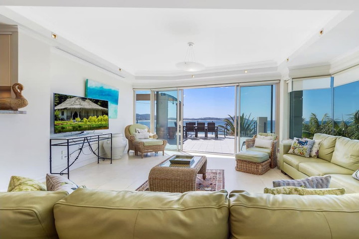 Ocean Views  Apartment Within Resort - Star Of The Sea - Heated Pool - Terrigal