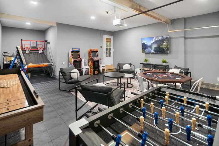 Heated Pool Opens Memorial Day, Hot Tub, Gameroom - Saratoga Springs, NY