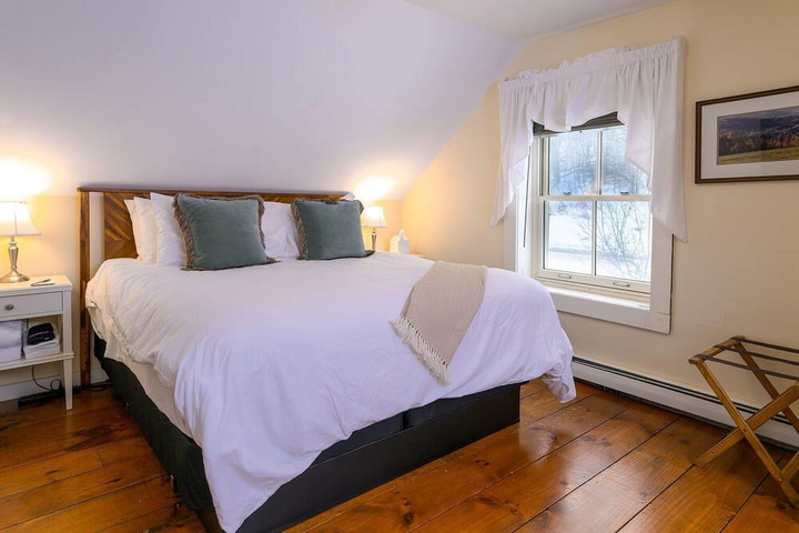 Dewey Mountain+breakfast At The Brass Lantern Inn - Vermont
