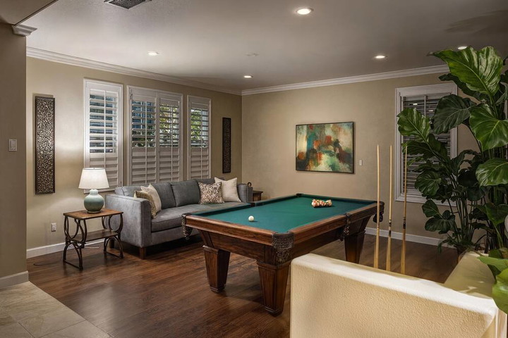 Spacious Disney Retreat With Pool Table Fire Pit - Anaheim, CA