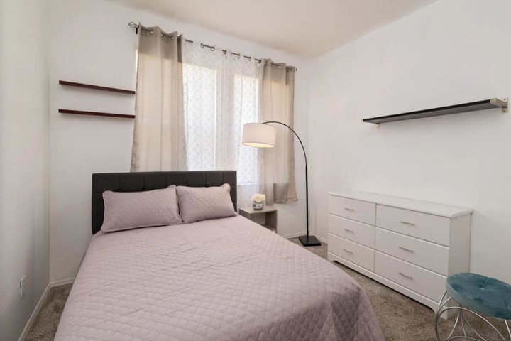 Spacious 4-bedroom Townhome With Cable And Wifi In Charming Sanford - Sanford, FL