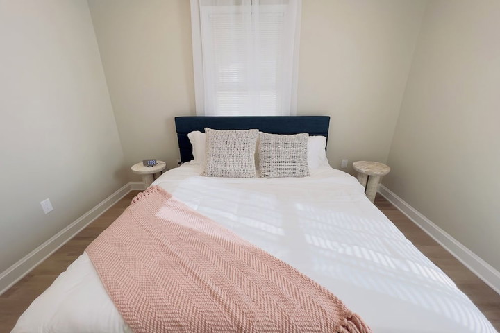 3br Beach House~ 5 Minute Stroll To Beach & Private Outdoor Entertainment Area - Long Branch, NJ