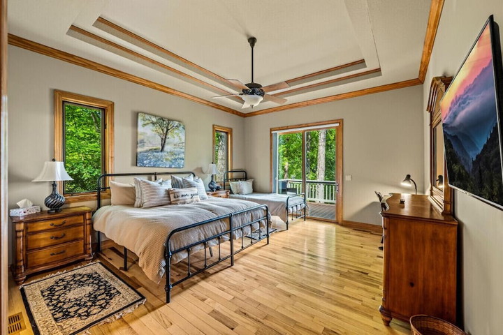 Sky View | Smoky Mtn Retreat · Stunning Views · Game Room · Gated Community - Bryson City, NC