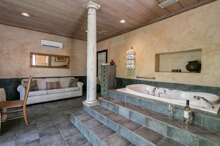 El Jefe's Casa | Extraordinary 2-story Suite - Fredericksburg, TX