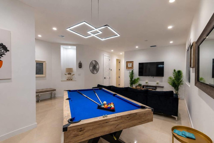 Villa Caicos | Outdoor Kitchen | Fire Pit | Pool - Miramar, FL