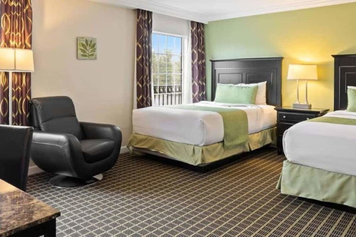 Wilshire Grand Hotel Inviting Room W Garden View - New York City