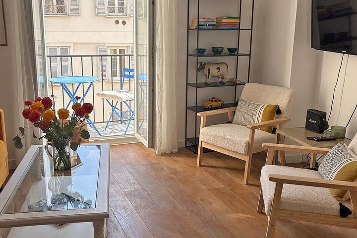 Sunny One-bedroom Corner Apartment With A Balcony. Next To Place Masséna. - Nice