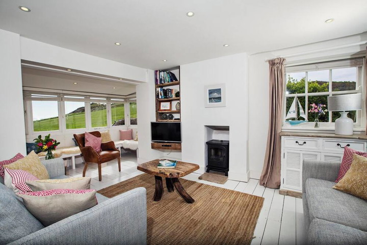 No.8 Coastguards Cottage, Scenic Seaside Getaway In Dorset - West Lulworth