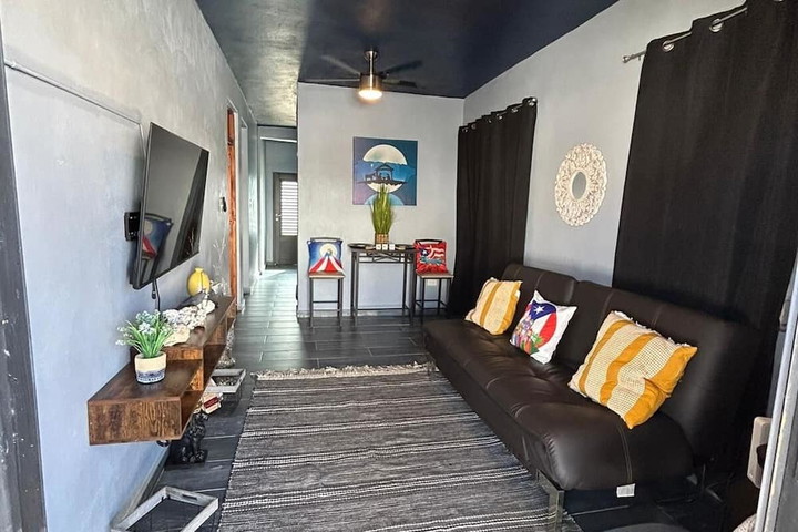Relaxing Retreat With Pool In A Quiet Coastal Area. Walk To Ferry To San Juan. - Levittown