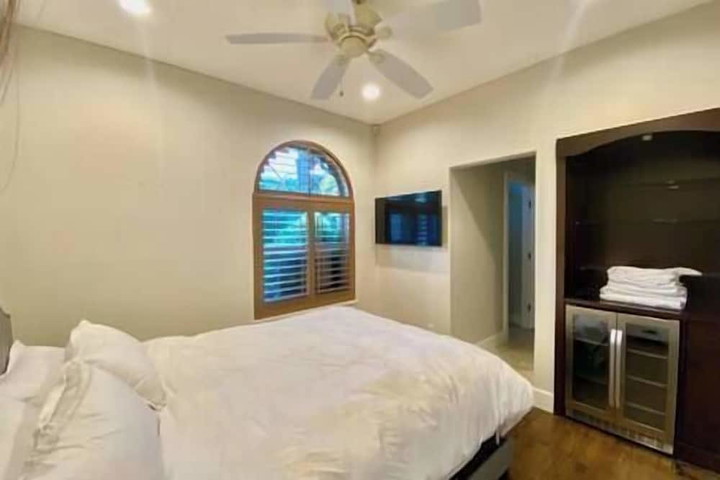 Oceanfront Gated Villa With Pool & Hot Tub In Nanaimo - Nanaimo