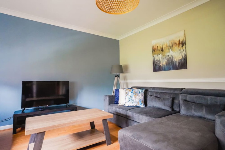 3br Flat By Caledonia Luxe Stays Coatbridge Sleeps - Motherwell