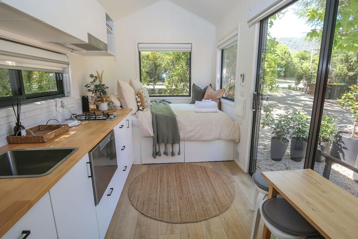 The Rocks - Maple Tiny Home - Bright