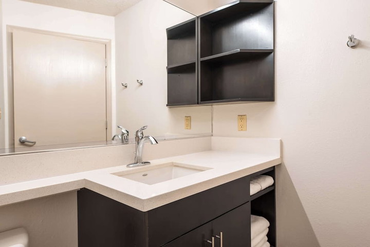 2 Suites | Free Parking | Near Park - Saginaw, TX