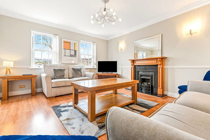Olive Tale - 3 Bed Townhouse With Parking - Henley-on-Thames