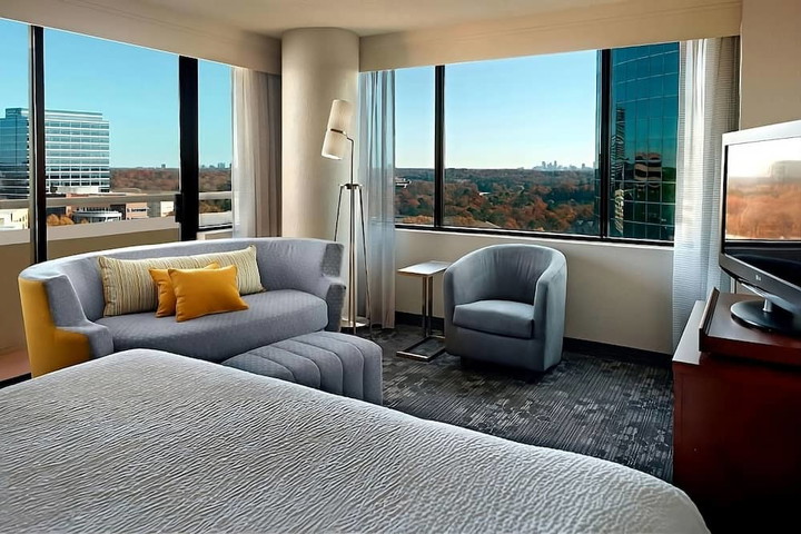 Stay Close To Cumberland Mall! Pet Friendly Property W/ Indoor Pool - Buckhead, GA