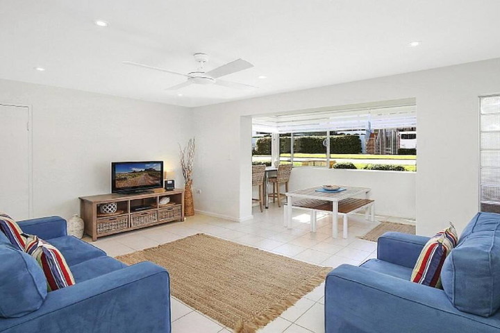 Ashwood | 100 Meters To Beach, Shops, Cafes | Accom Holidays - Avoca Beach