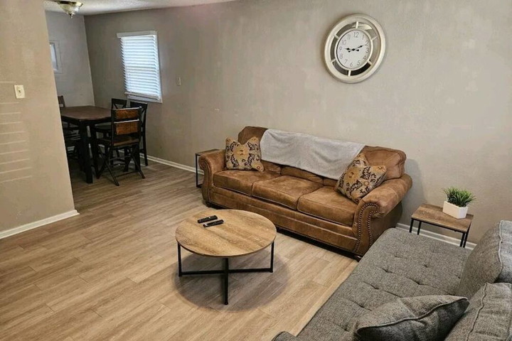 5 Minutes From Tech/umc // Book A Quaint 3 Bedroom Home W/wifi And Laundry - Lubbock, TX