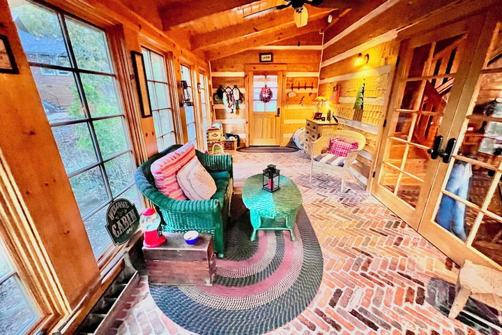 Custom Log Cabin At Bass Lake - Near Yosemite - Bass Lake, CA
