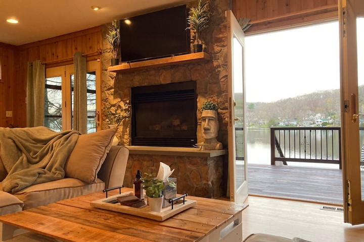 Cozy Lakefront Bungalow W Firepit/dock/kayaks - Waterbury, CT