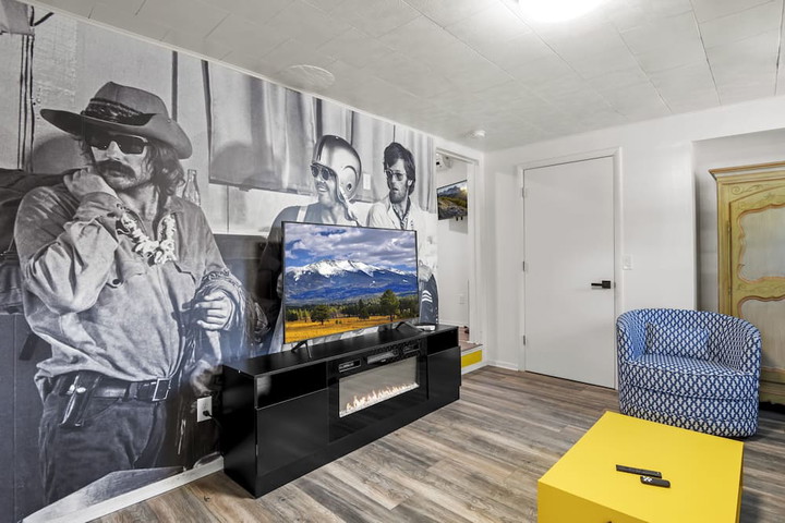 Route 66 Downtown Blonde Bungalow W/fenced Big Yard, Ac, W/d, 2 Smart Tvs, Wi-fi - Williams, AZ