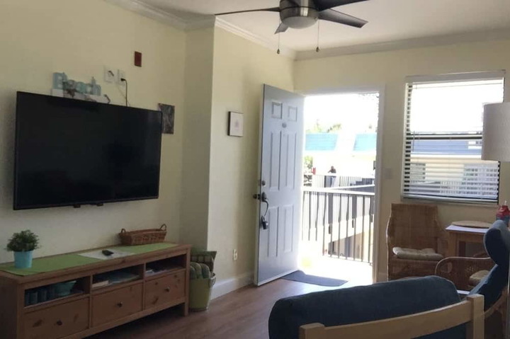 Adorable One Bedroom One Bathroom With Easy Access To The Beach! - Redington Beach