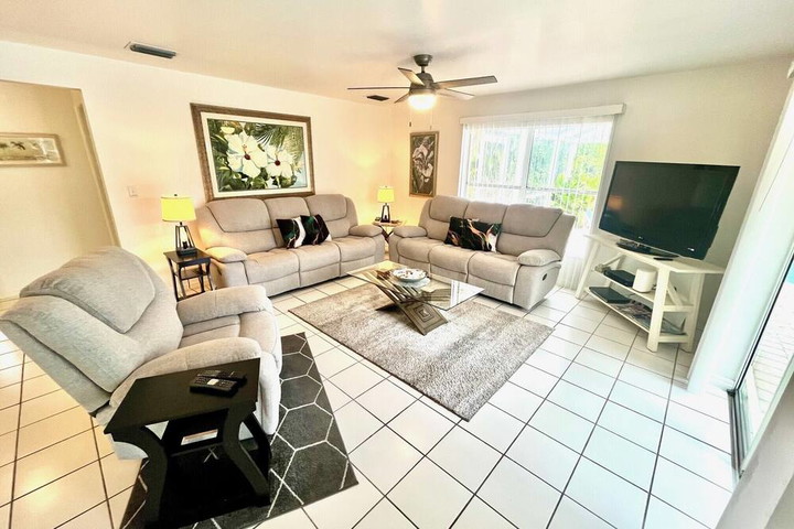 Villa Surfside With Salt Water Elec. Heated Pool, Free Wifi, Kayaks, Bicycles - Cape Coral, FL