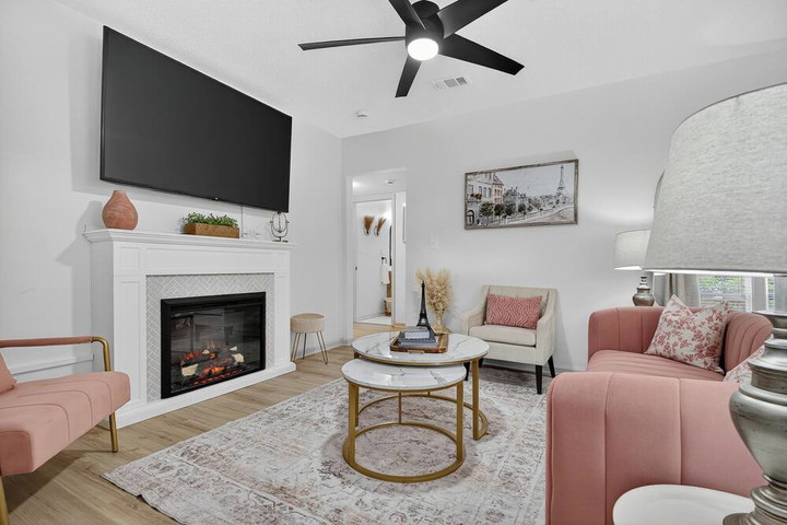 La Vie En Rose: French-inspired East Hill Cottage - Pensacola, FL