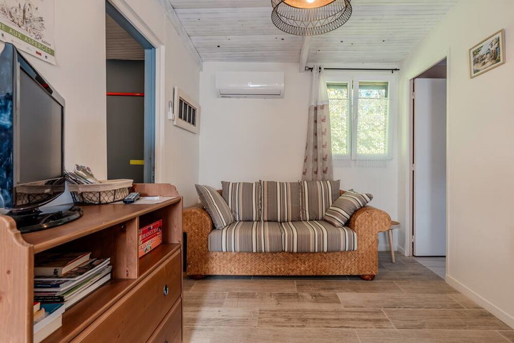 Le Mazet Les Floralies En Provence With Mountain View, Shared Pool And Private Terrace - Bédoin