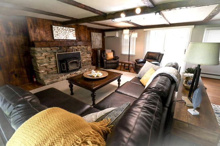 Cozy Farmhouse With Fire Pit & Peaceful Country Views In Hanover, Pennsylvania - Hanover, PA