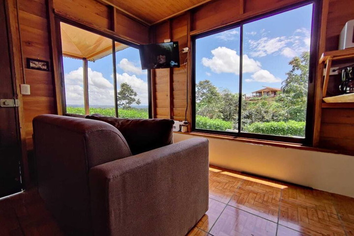 Spacious Cabin With Incredible Views And Lots Of Green Space, Ideal For Relaxing - La Fortuna
