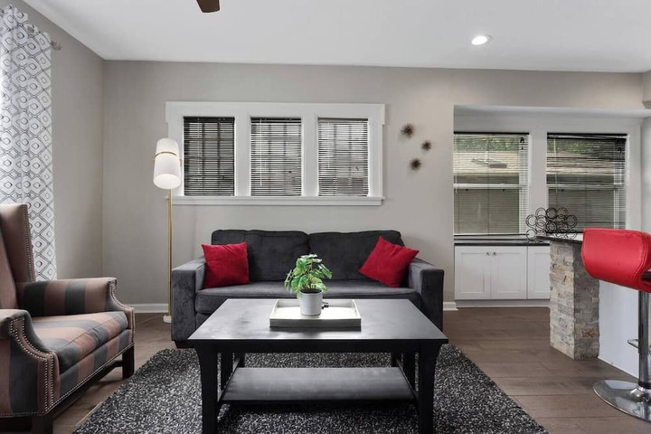 Spacious 5 Bedroom Duplex In Kansas City! 65/66 - Kansas City, KS