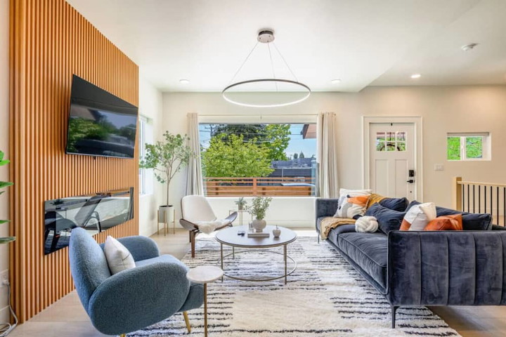 Ac · Walks To Cap Hill · Parking · Newly Renovated - Seattle, WA