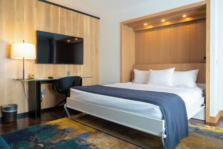 Contemporary Suite With Kitchen And City Views | Swimming Pool | Pet-friendly - Bala Cynwyd, PA